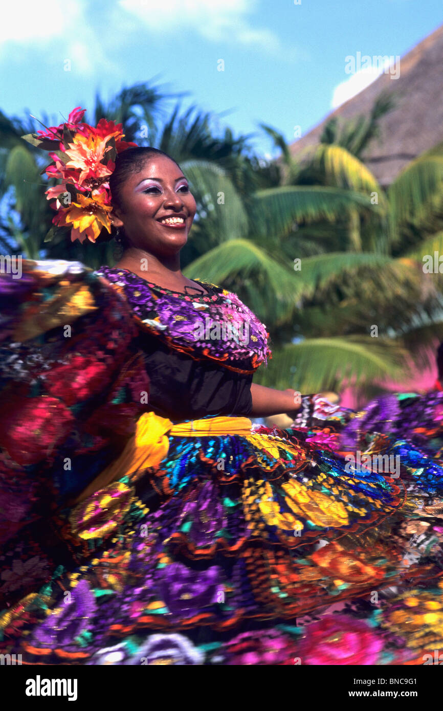 Costa maya dancers hi-res stock photography and images - Alamy