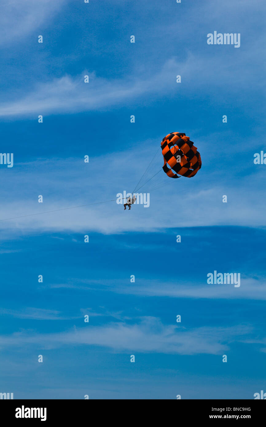 Tandem parasailing hi-res stock photography and images - Alamy