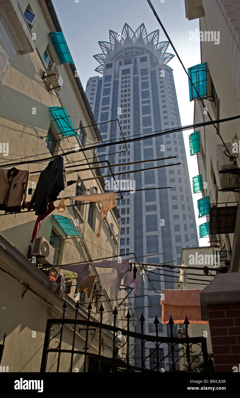 The Bund Center Shanghai and Old Lane House Stock Photo - Alamy