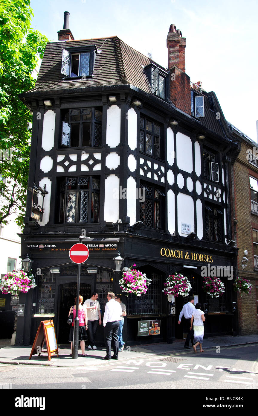 Coach and horses pubs hi-res stock photography and images - Alamy
