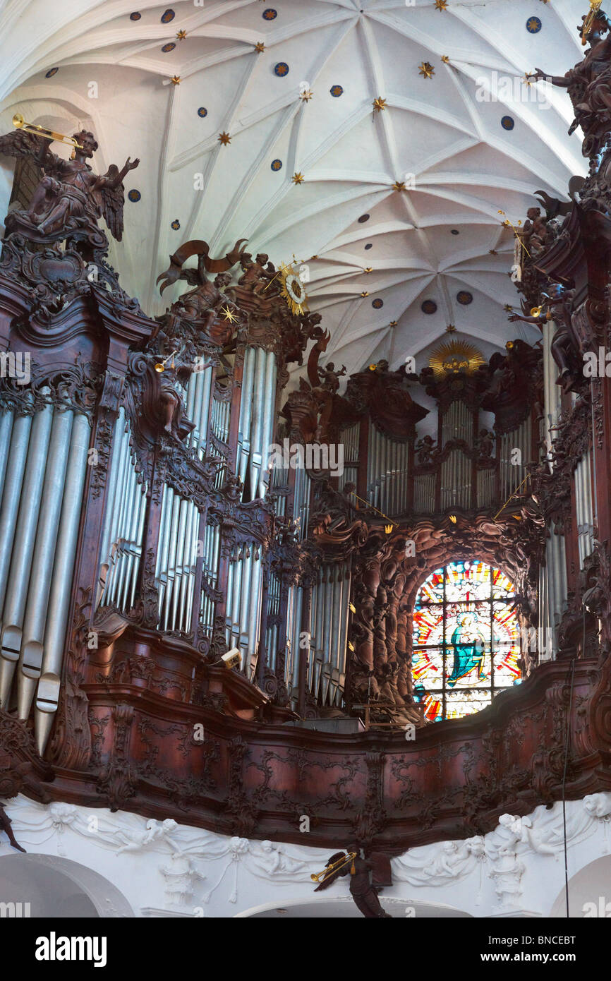 Cathedral organ hi-res stock photography and images - Alamy