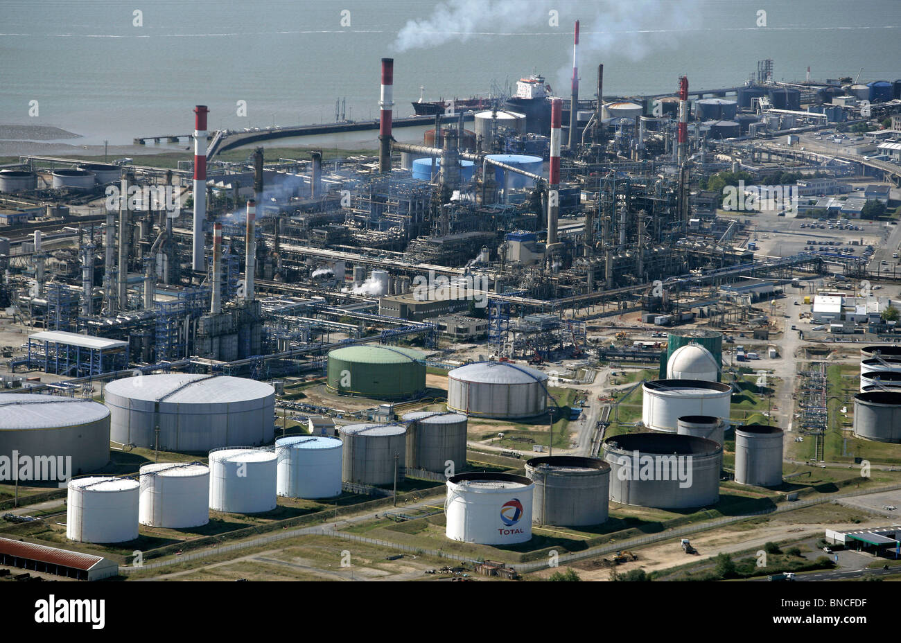 Donges refinery hi-res stock photography and images - Alamy