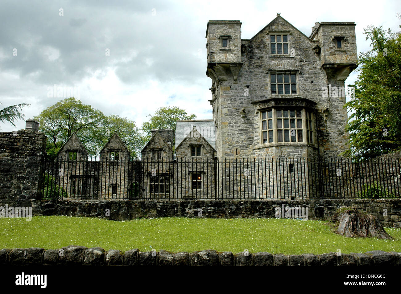 Donegal town centre hi-res stock photography and images - Alamy