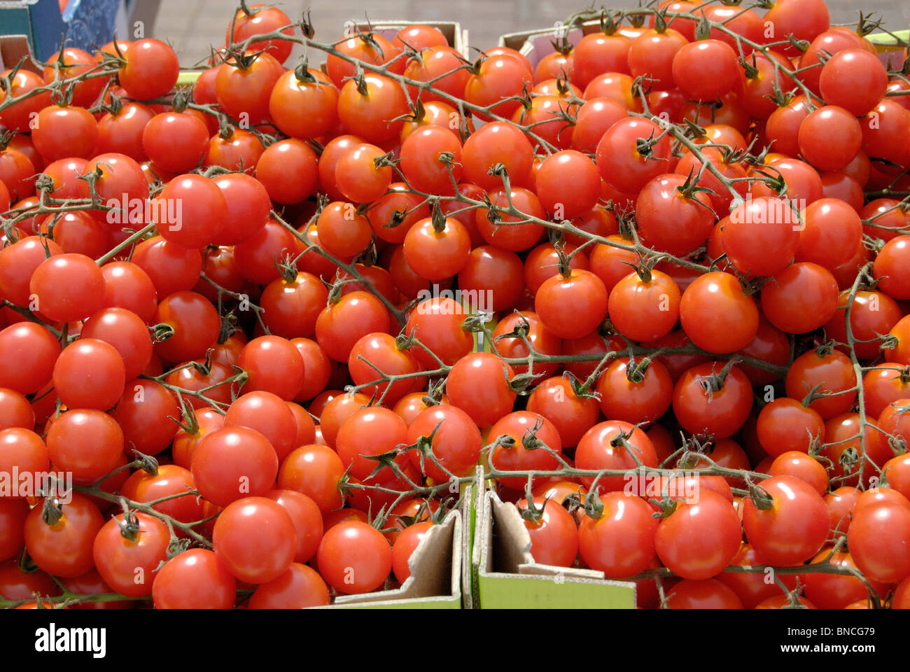 Red stall display hi-res stock photography and images - Alamy