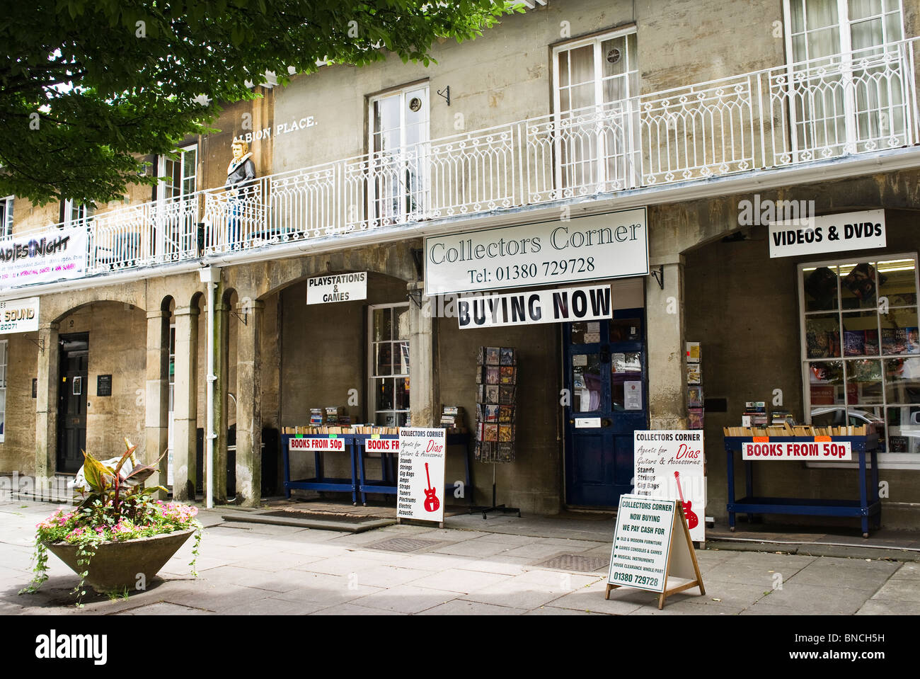 Collectors corner hi-res stock photography and images - Alamy