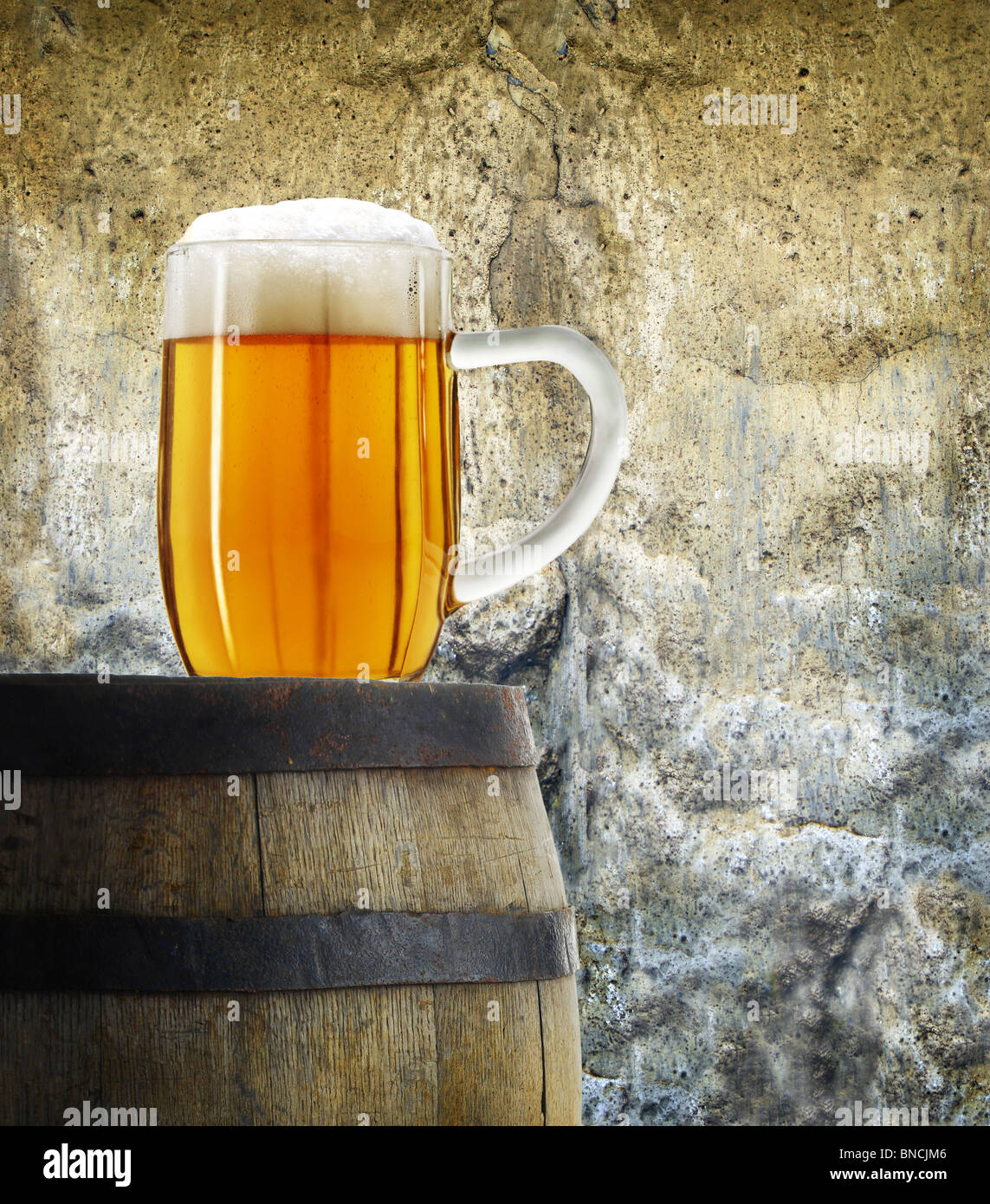 Beer keg old hi-res stock photography and images - Alamy