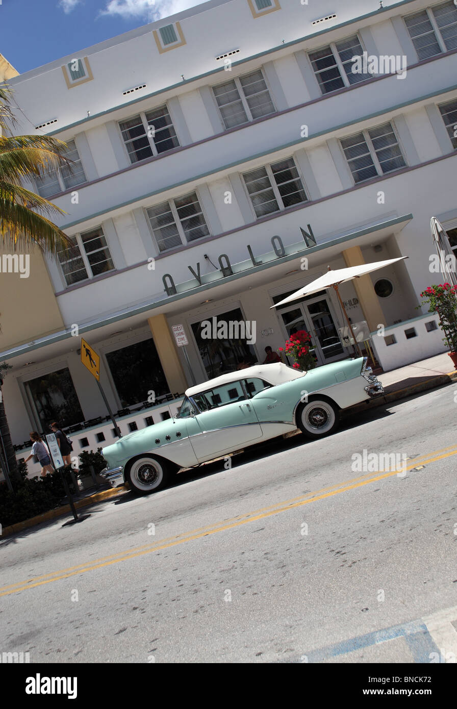 Vintage car outside the Avalon Hotel Miami Stock Photo - Alamy