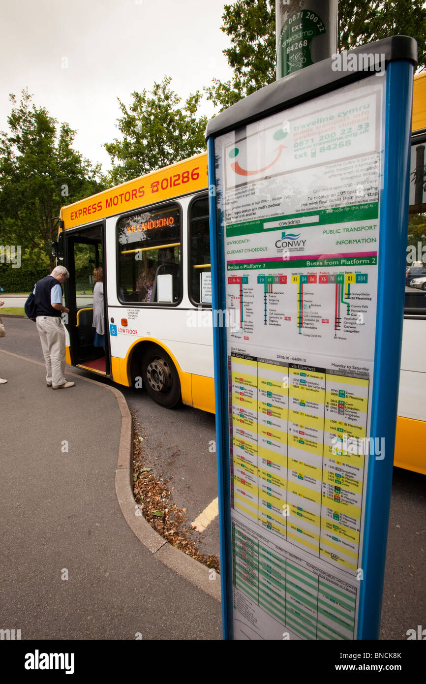 UK, Wales, Snowdonia, Betws y Coed, public transport passengers joining ...
