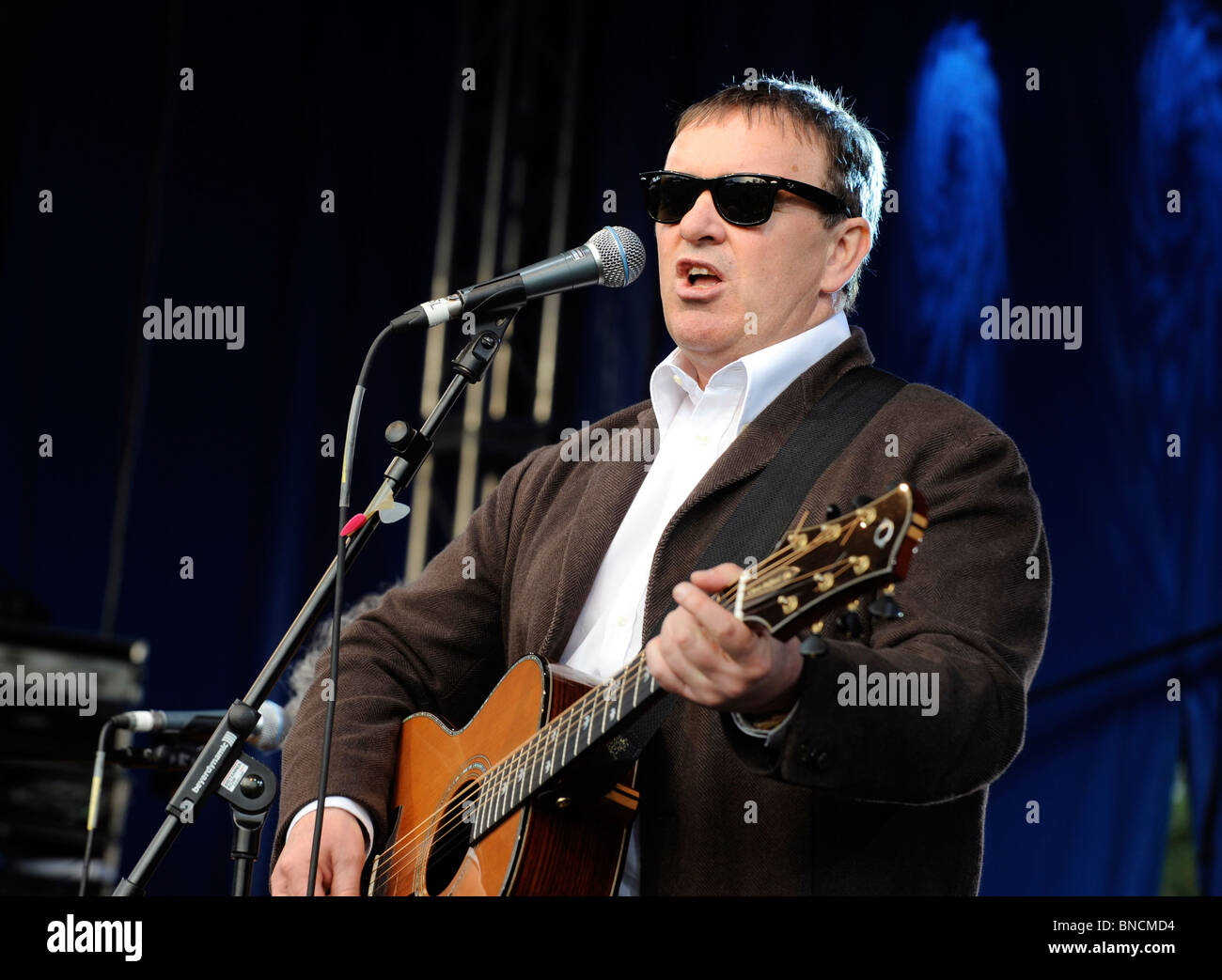 Squeeze front man Chris Difford performing at the Vibes from the Vines ...