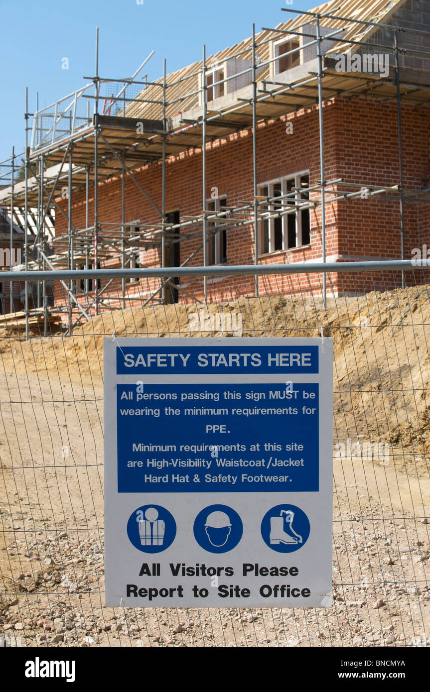 Site safety notice hi-res stock photography and images - Alamy