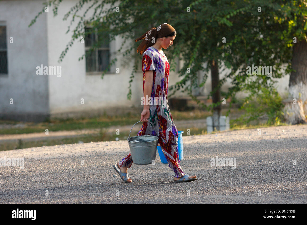 Carrying buckets of water hi-res stock photography and images - Alamy