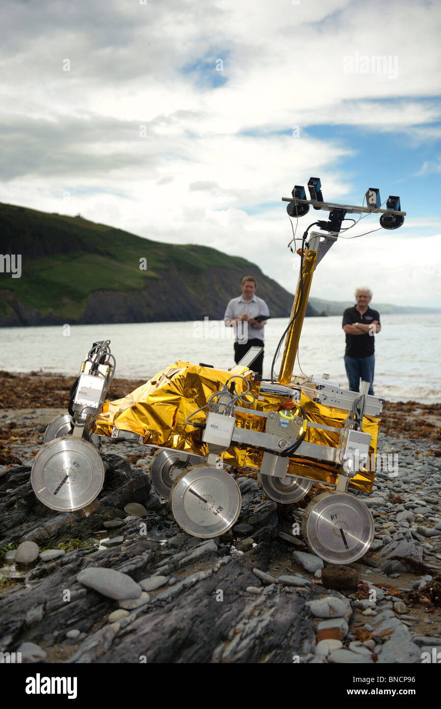 Dave Barnes and Dr Stephen Pugh with the PanCam image processing ...