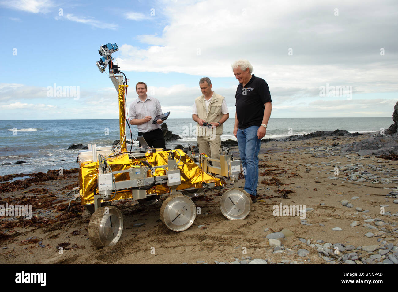 Dave Barnes and Dr Stephen Pugh with the PanCam image processing ...
