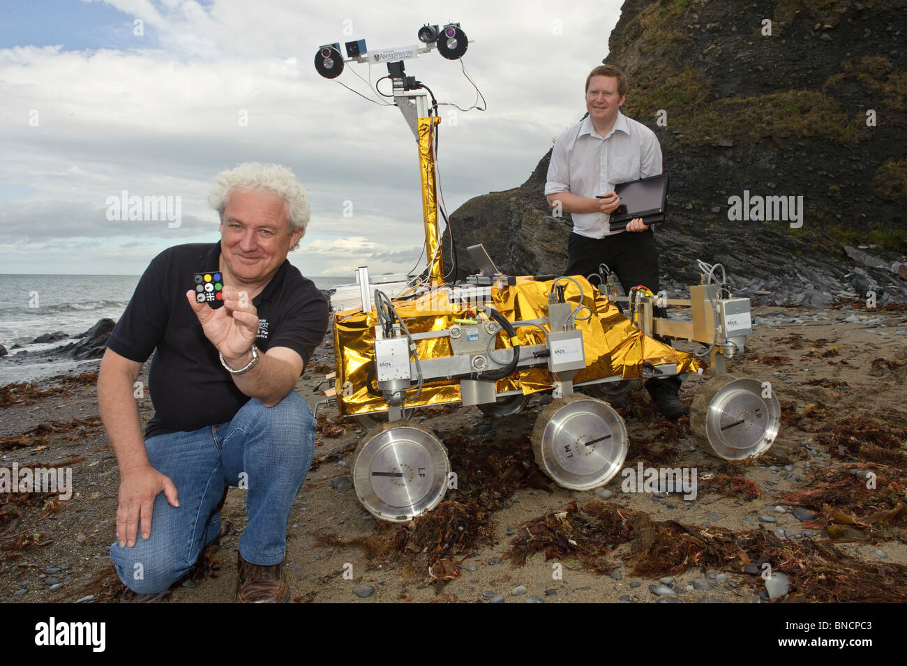 Dave Barnes and Dr Stephen Pugh with the PanCam image processing ...