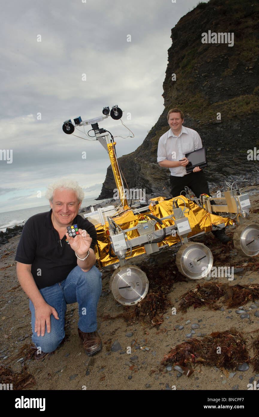 Dave Barnes and Dr Stephen Pugh with the PanCam image processing ...