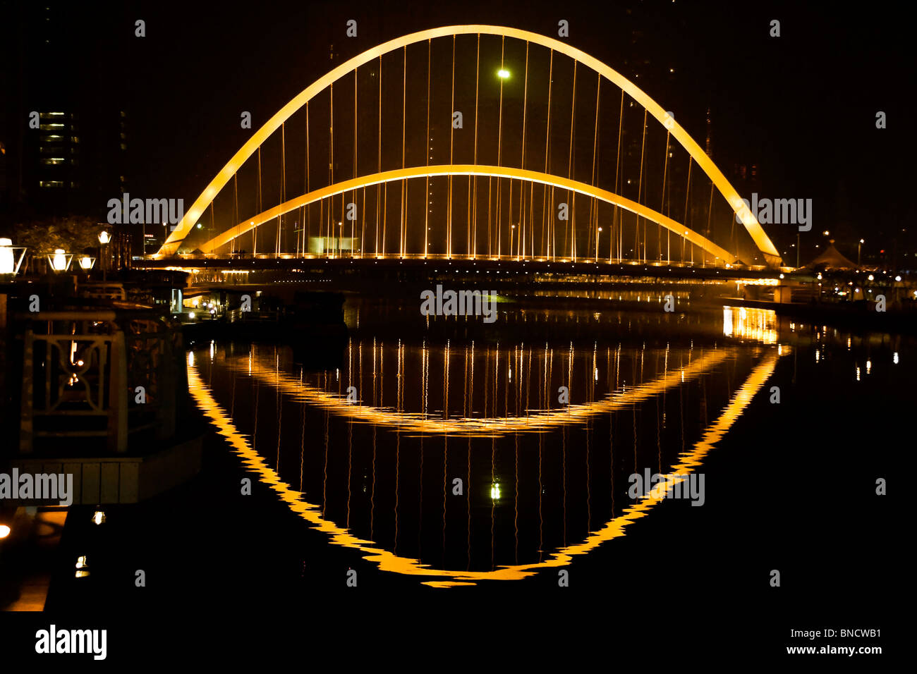 Metal span bridge hi-res stock photography and images - Alamy