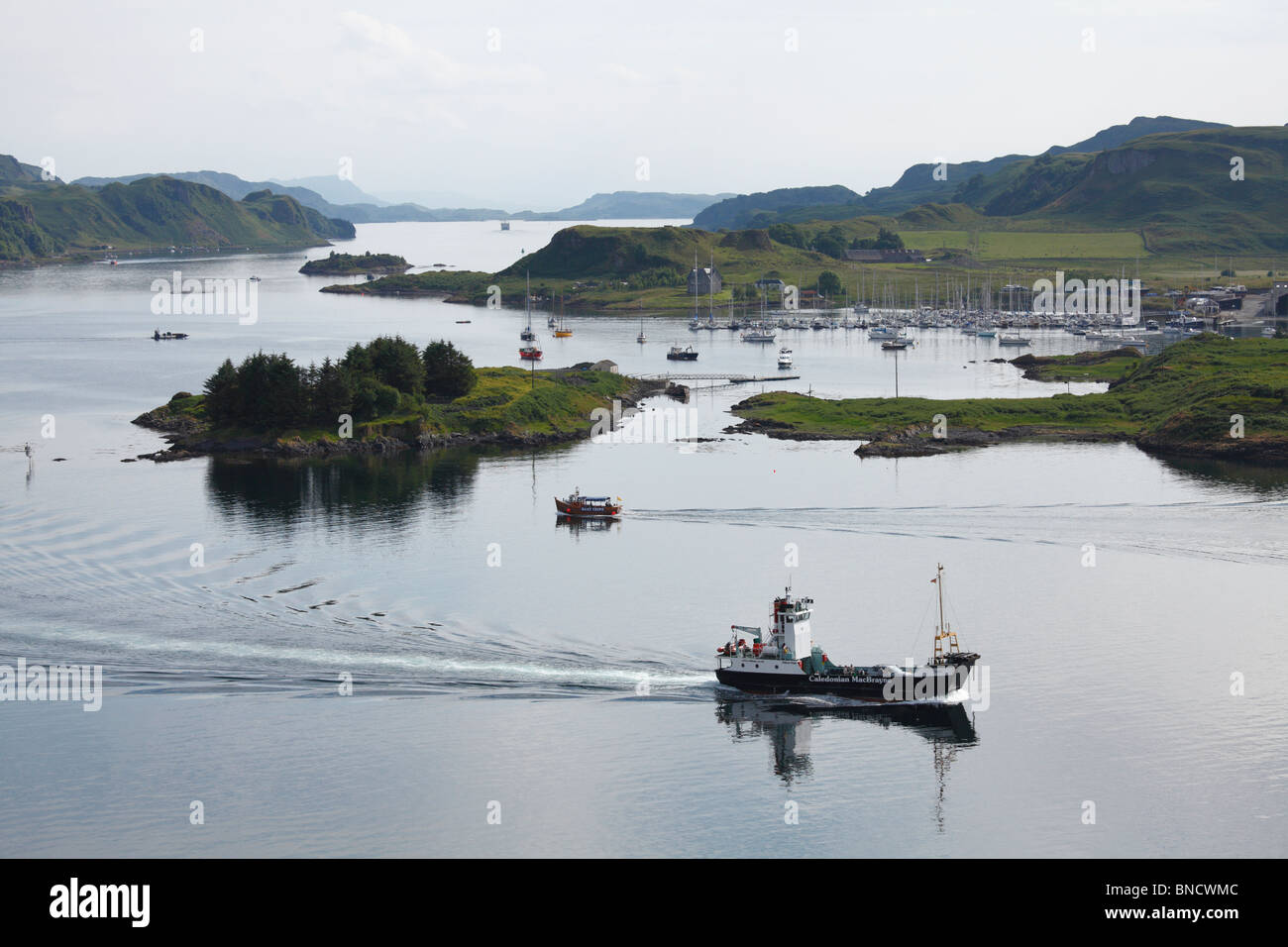 A ferry leaving Oban bay Stock Photo - Alamy