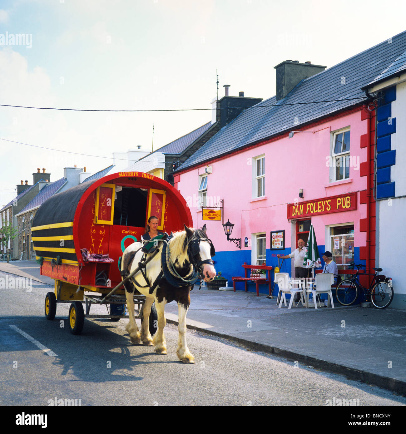 HORSE-DRAWN CARAVAN & DAN FOLEY'S PUB ANASCAUL DINGLE PENINSULA COUNTY ...