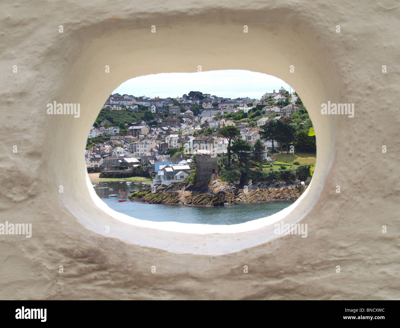 View through hole in wall hi-res stock photography and images - Alamy