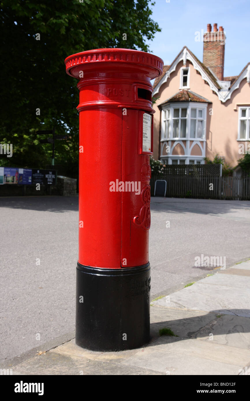 English post box Stock Photo - Alamy