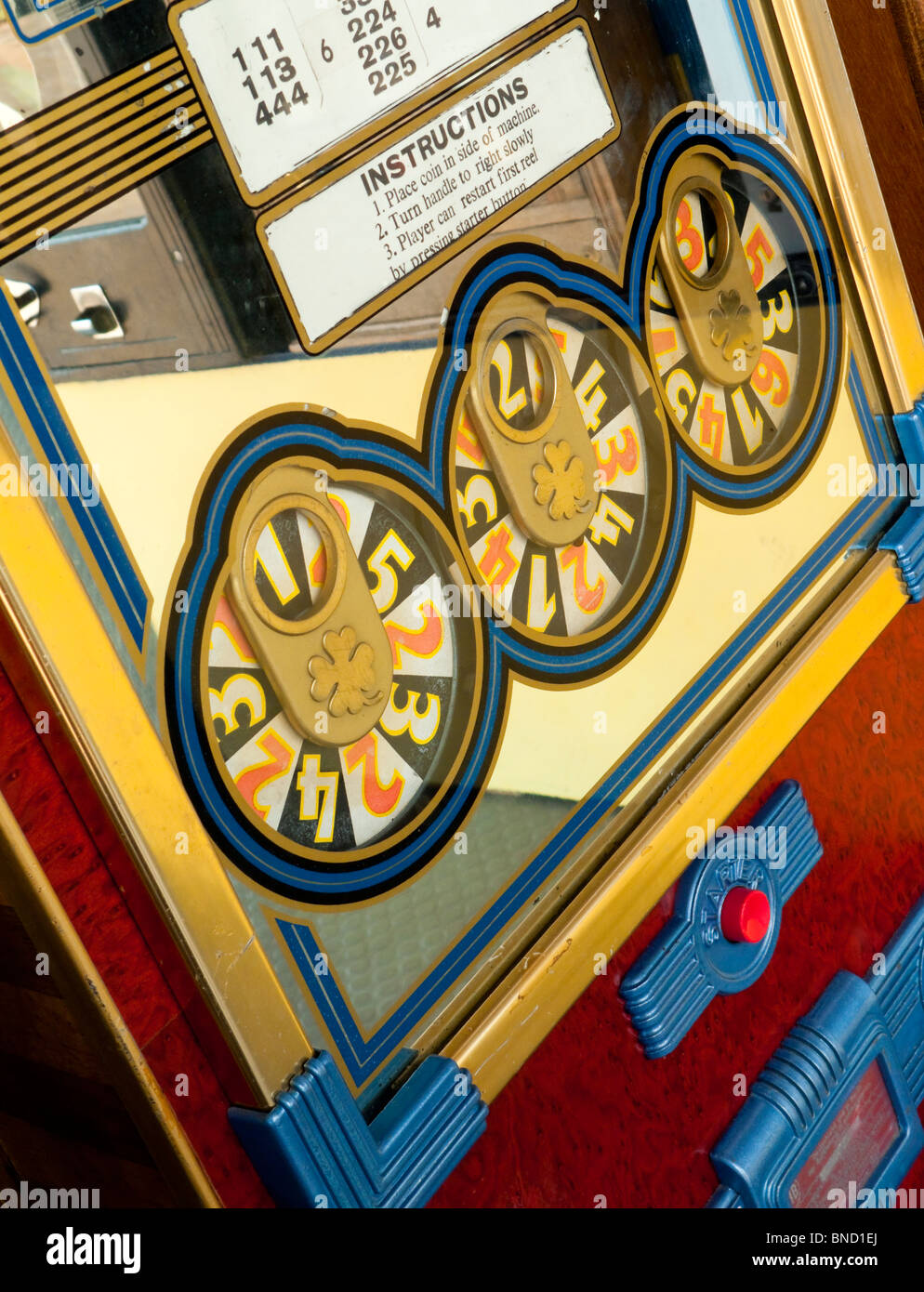 Close up of old fashioned 1950s style retro slot machine in an ...