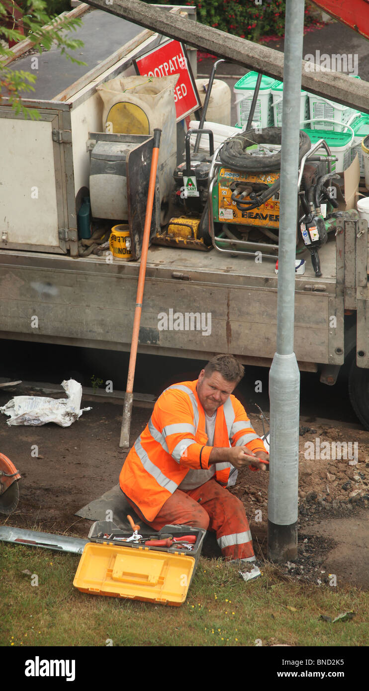 Two men from the council replacing a lamp post Stock Photo - Alamy