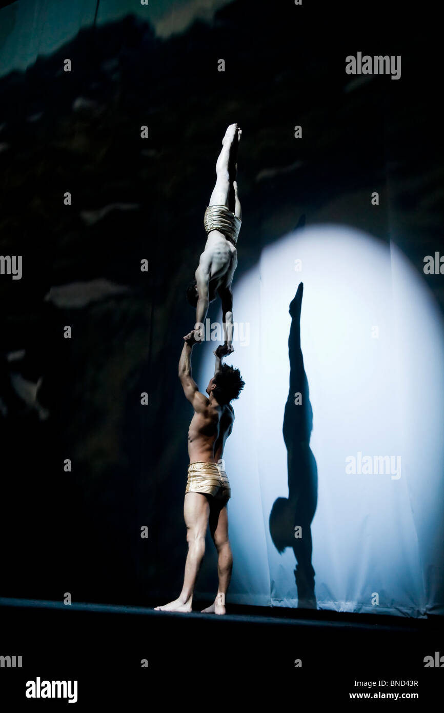 Acrobatic figure hi-res stock photography and images - Alamy