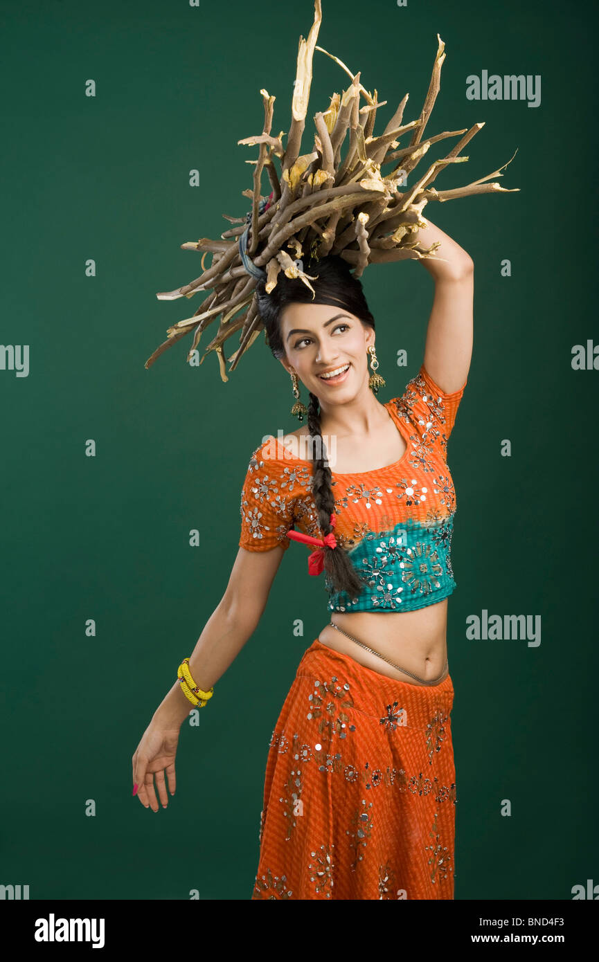 Woman carrying bundle on head hi-res stock photography and images - Alamy