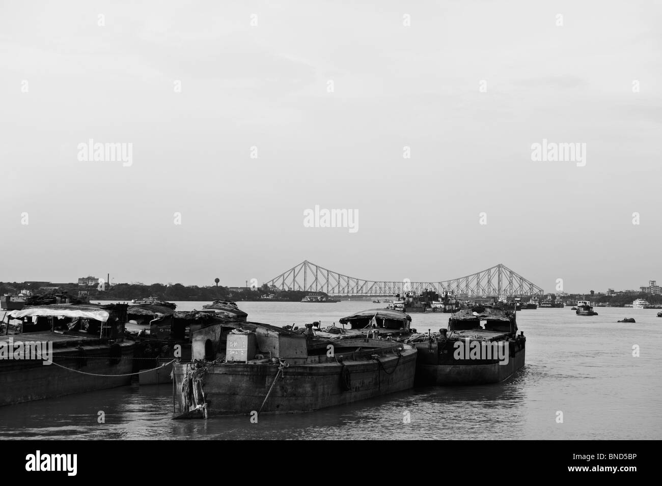 Howrah bridge black and white hi-res stock photography and images - Alamy