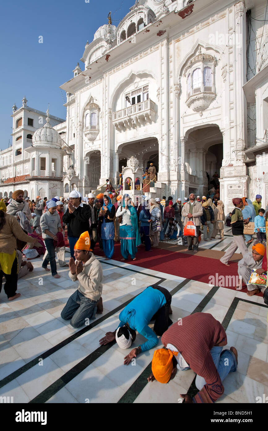 India people prostrating hi-res stock photography and images - Alamy