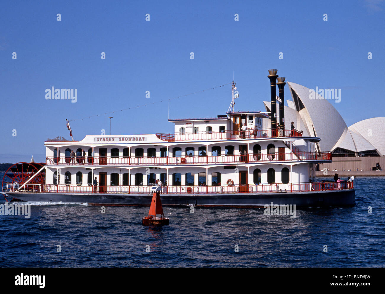 Pleasure Boat passing the Opera House, Sydney, New South Wales ...