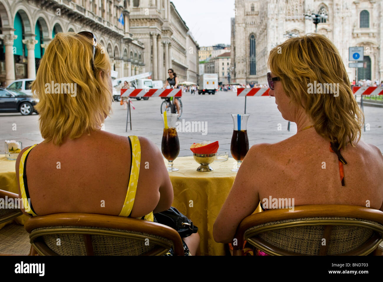 Women in the bar, Piazza Duomo, Milan, Italy Stock Photo - Alamy