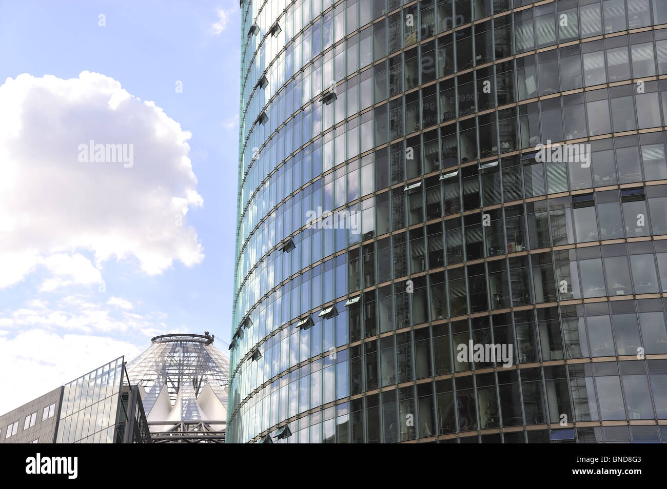 Glass architecture hi-res stock photography and images - Alamy