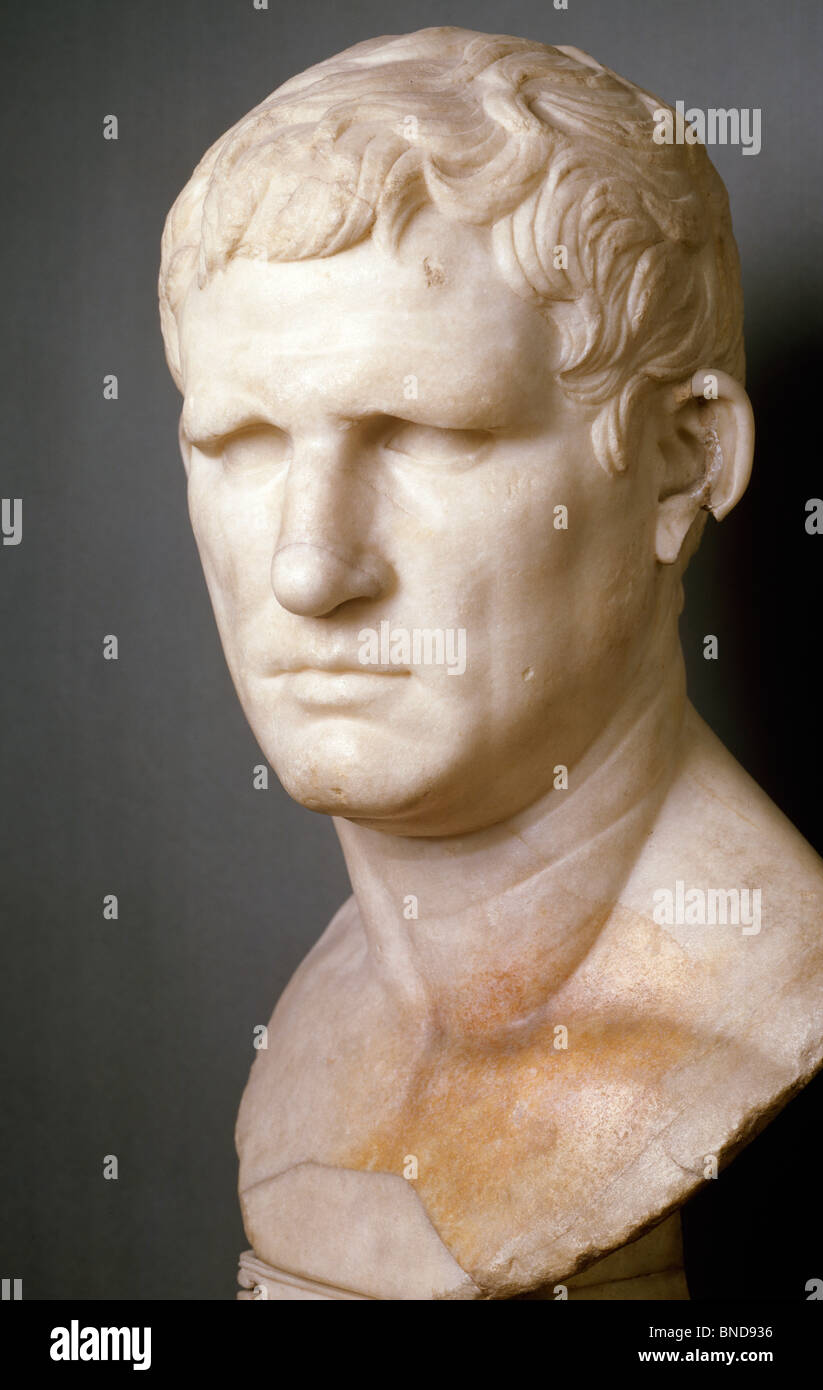 Louvre sculpture man hi-res stock photography and images - Alamy