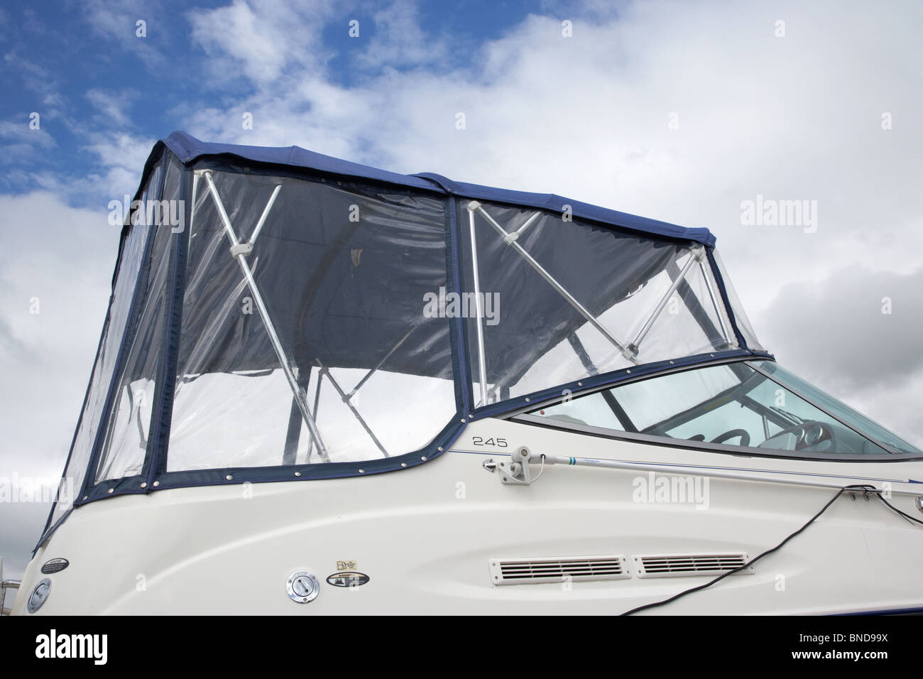 Canopy motor boat hi-res stock photography and images - Alamy