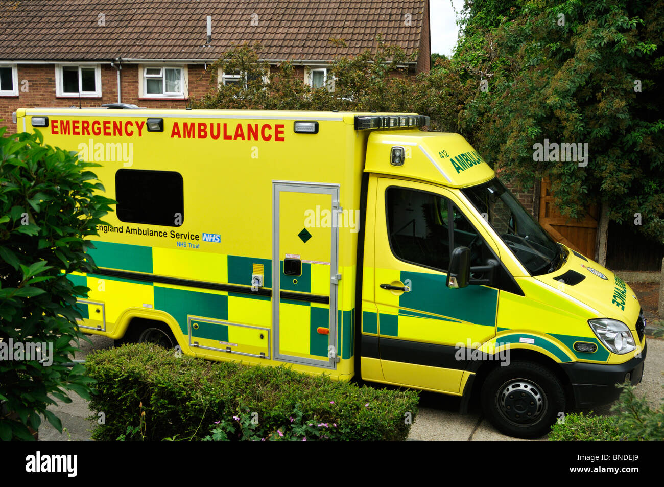 Ambulance uk emergency hi-res stock photography and images - Alamy