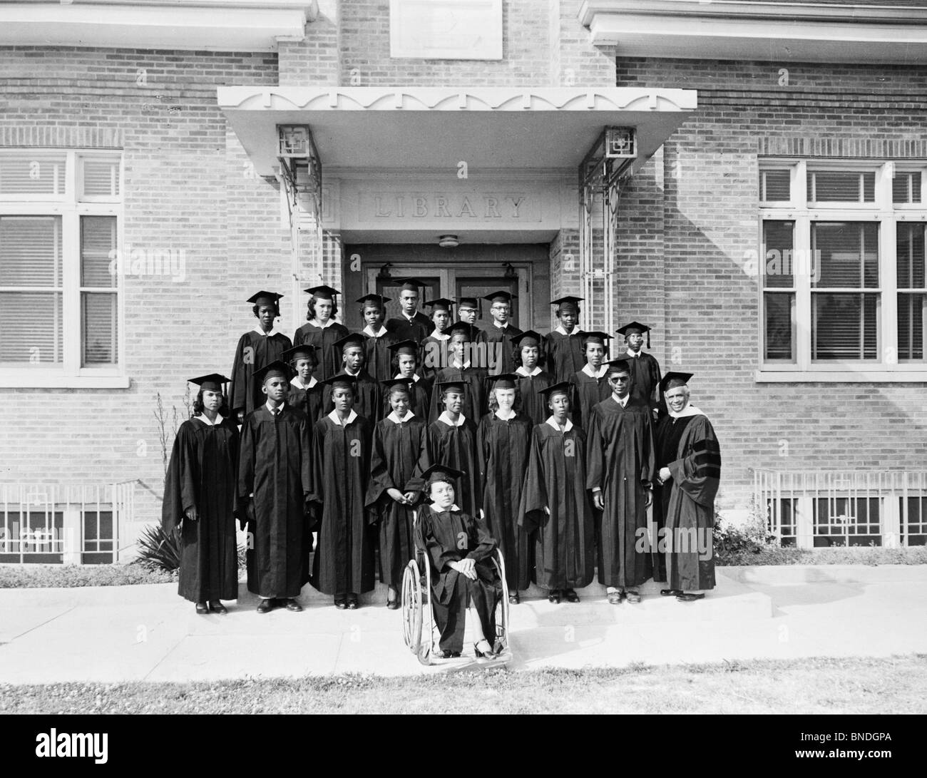 Graduation students gowns Black and White Stock Photos & Images - Alamy