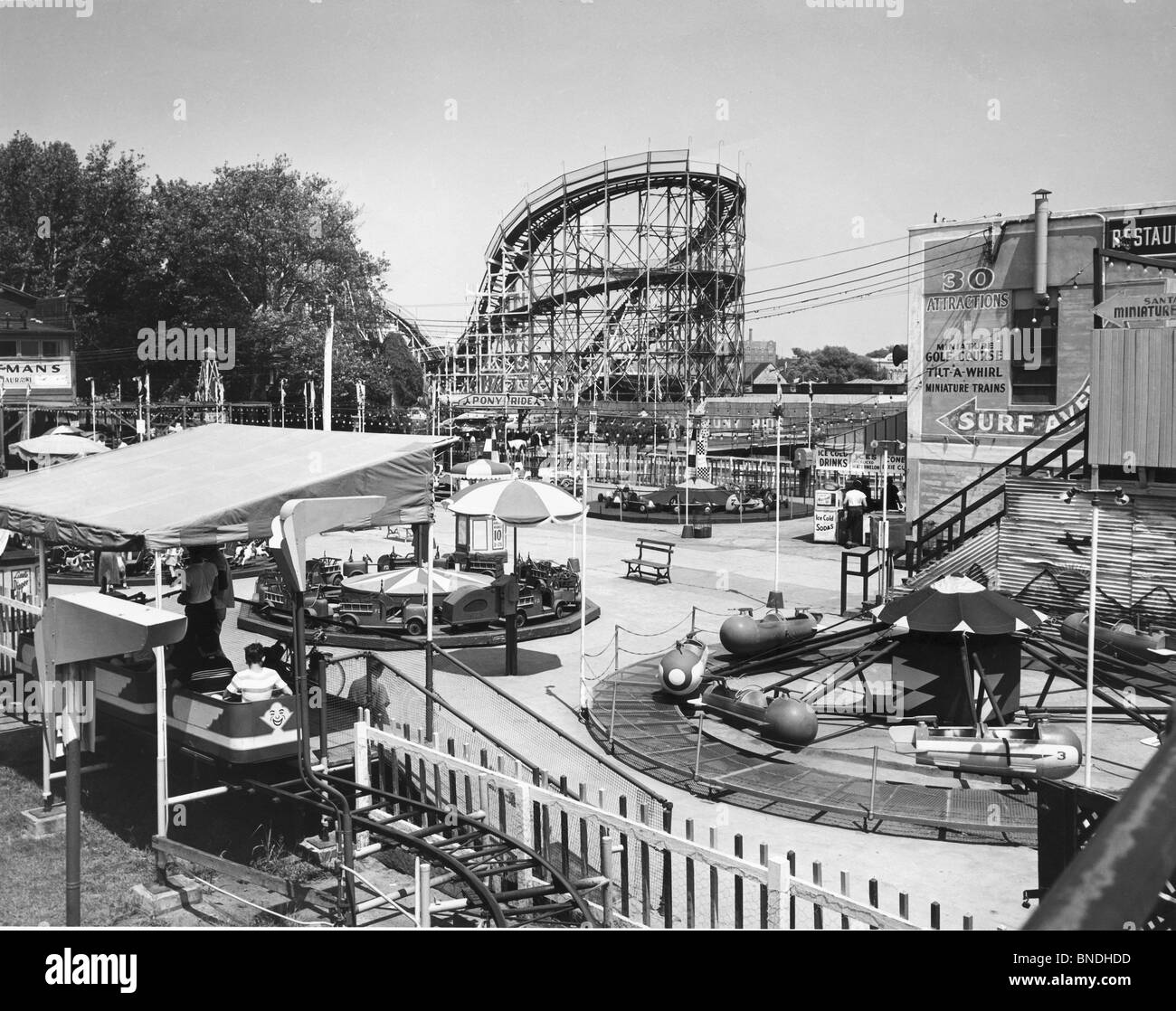 Vintage coney island amusement park hi-res stock photography and images ...
