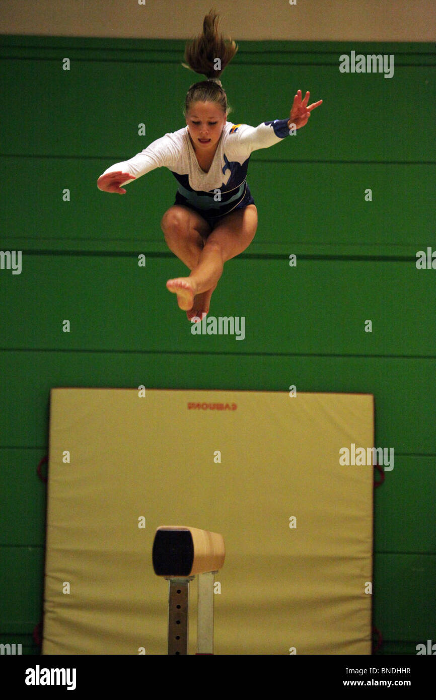 Balance beam routine hi-res stock photography and images - Alamy