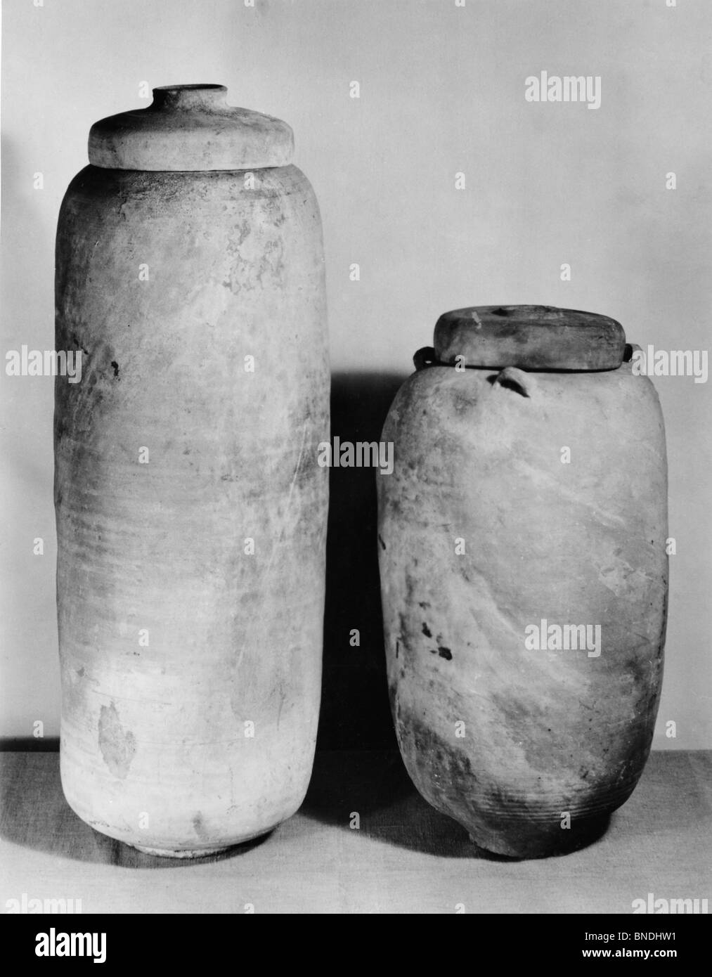 Qumran jar hi-res stock photography and images - Alamy