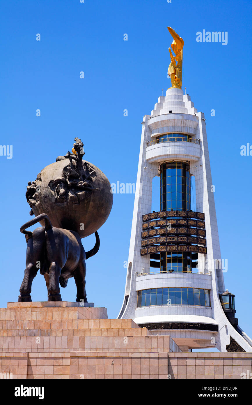 The earthquake memorial statue and the Arch of Neutrality, Ashgabat ...