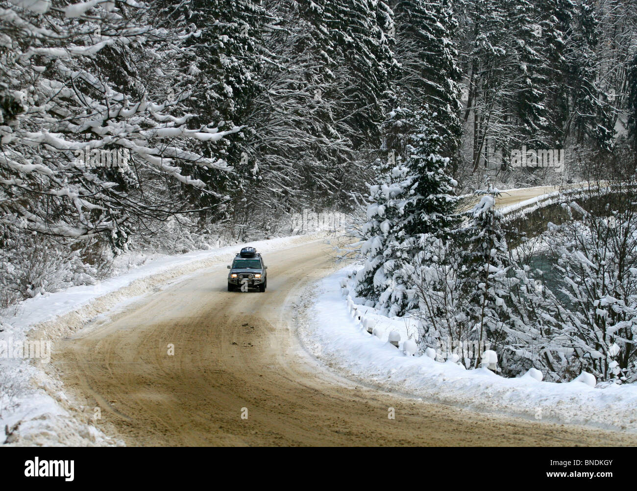 Road snow whiteout hi-res stock photography and images - Alamy