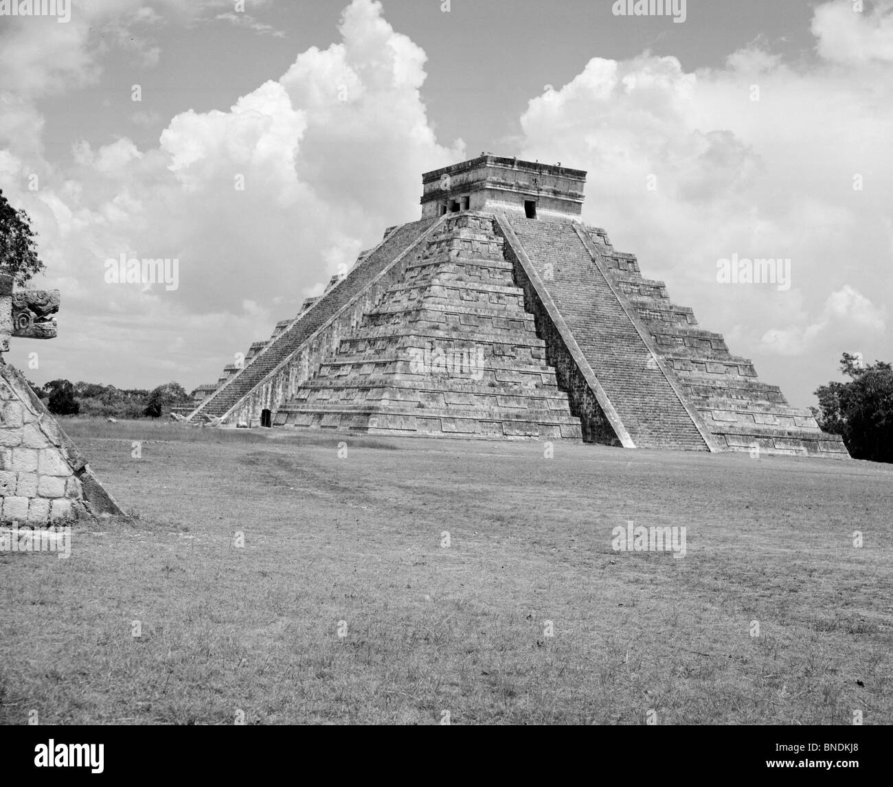 El Castillo Chichen Itza (Mayan) Mexico Stock Photo - Alamy