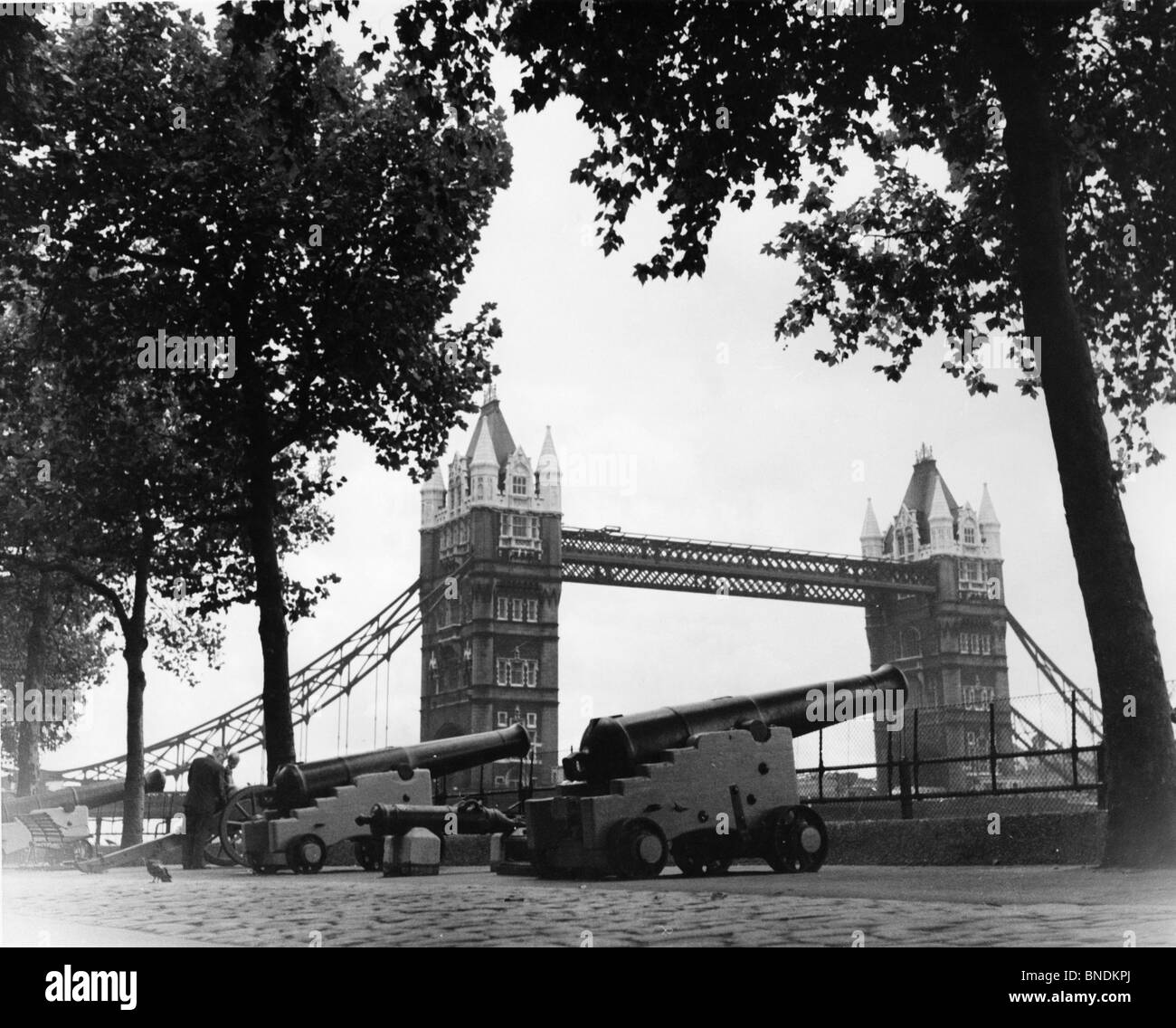 One tower bridge building Black and White Stock Photos & Images - Alamy