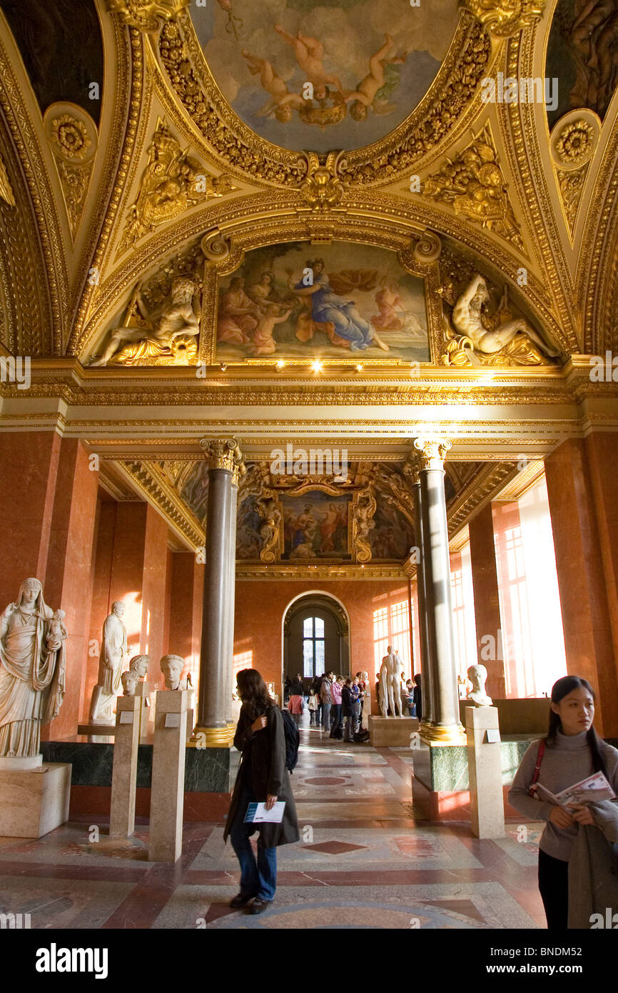 Inside louvre statue hi-res stock photography and images - Alamy