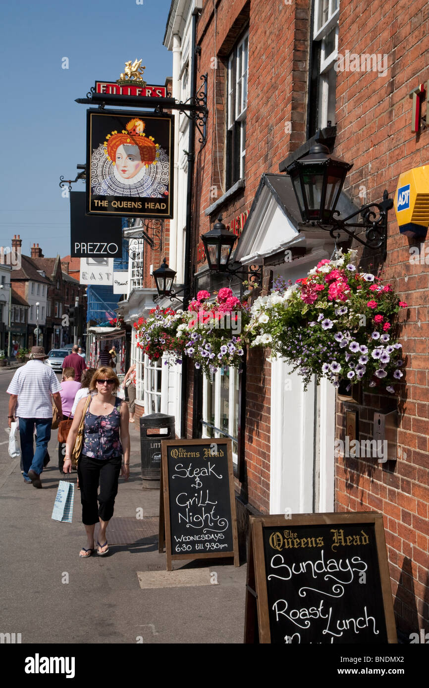 The queens head farnham hi-res stock photography and images - Alamy