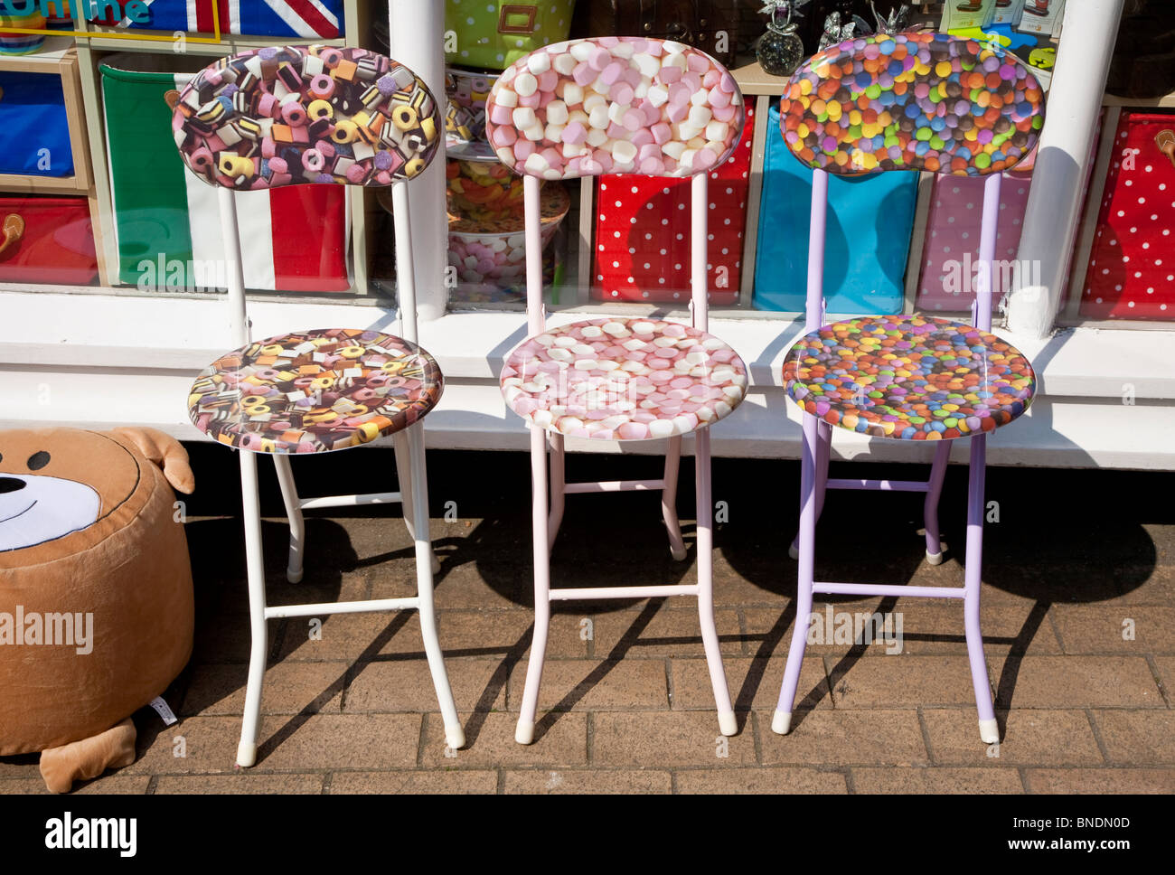 Colours shop, Lion and Lamb Yard, Farnham Surrey Stock Photo - Alamy