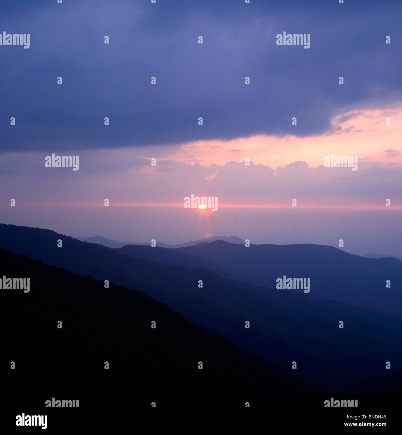 Setting sun over the Blue Mountains of North Carolina Stock Photo - Alamy