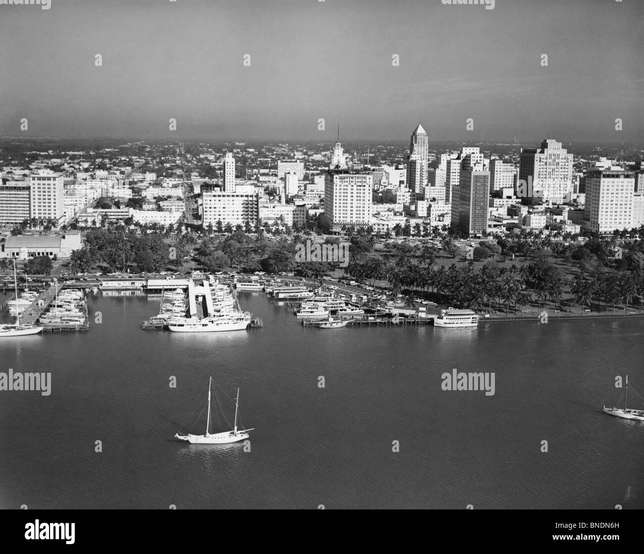 Boats with no water Black and White Stock Photos & Images - Alamy