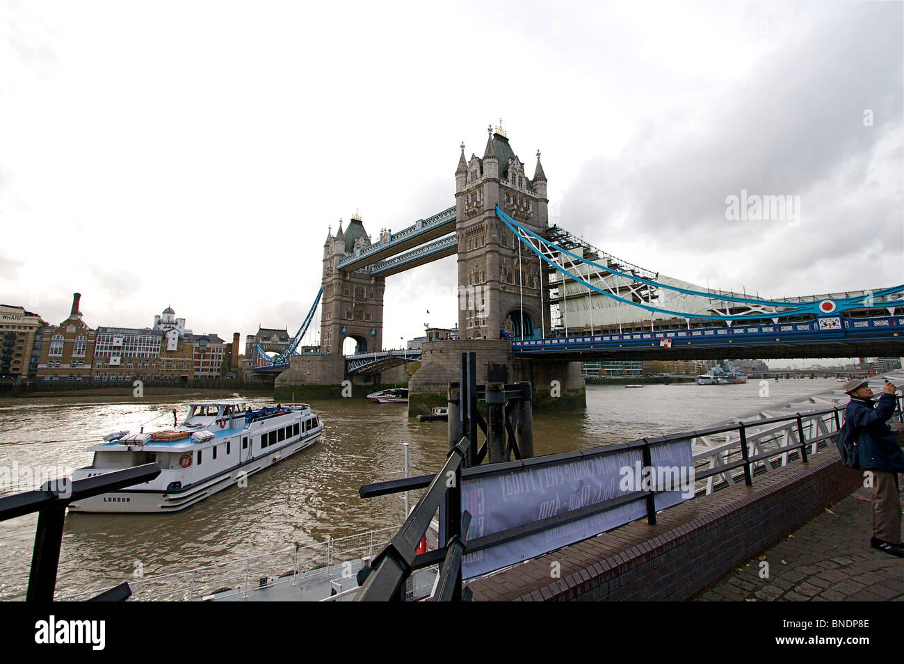 Scenes from the Tower of London of the great stone architecture Stock ...